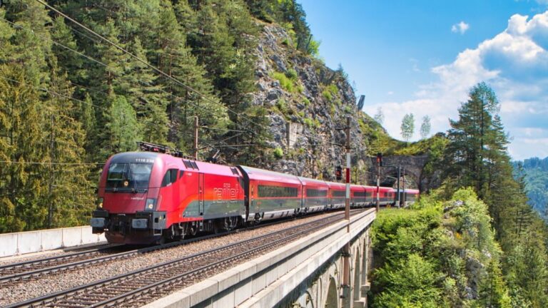 Ile zarabia się w USA? Oto roczne wynagrodzenia z podziałem na stany